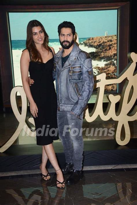 Varun Dhawan And Kriti Sanon Snapped Special Announcement For Their