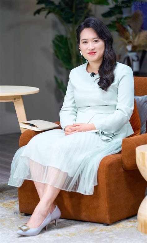 《遇见友情人》节目里倪虹洁光洁笔直的玉腿（33） 图片 名腿网