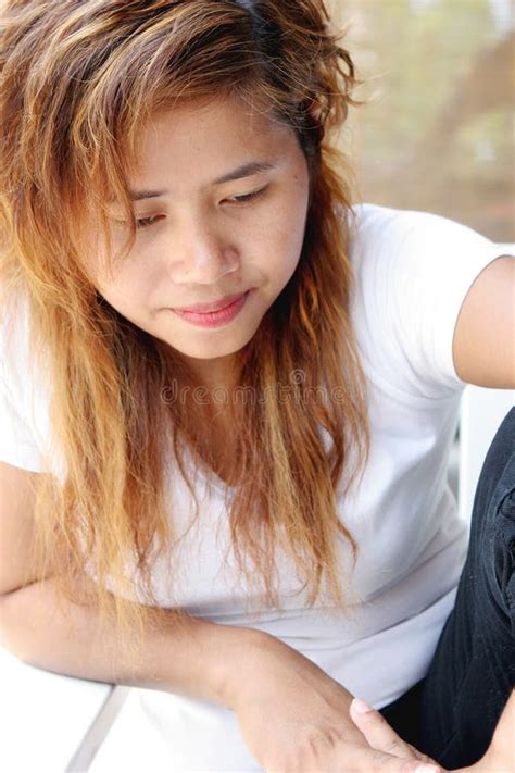 Menina Tailandesa Com Um Sorriso Brilhante Foto De Stock Imagem De Estilo Cara