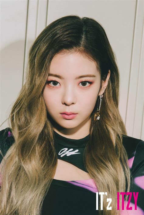 Itzy Japan Official On Twitter Itzy Debut Photoshoot Lia