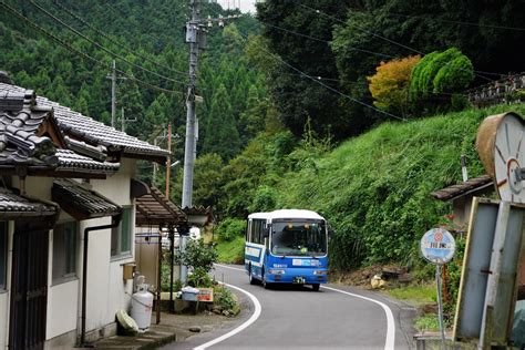 観音前川床 狭隘路線バスの先へ