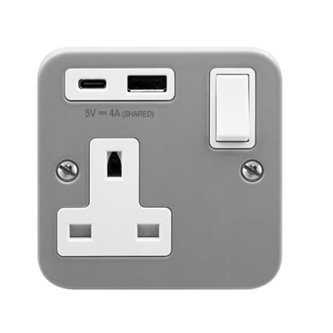 Click Scolmore Metal Clad 13a 1 Gang Switched Safety Shutter Socket Outlet With Type A C Usb 4a