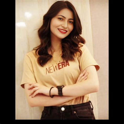 राम राम दोस्तों 🙏 आज एक मुँहावरे का अर्थ बताओ भरी थाली को ठोकर मारना Comment म बताओ किस को Pta