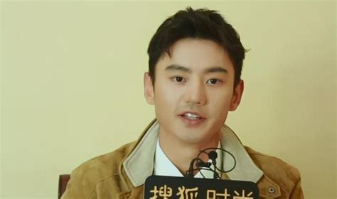 寧澤濤身穿秋冬時裝接受專訪不滿自己身體又瘦了些想抓緊增肥 壹讀