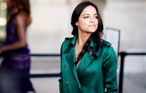Download Wallpaper Look Pose Michelle Rodriguez View Hair Michelle Rodriguez Pose Section