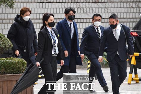 자전거래 의혹 2심 공판 출석하는 송치형 두나무 회장 Tf사진관 포토 기사 더팩트
