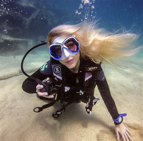 Pin By Vinny Brooks On Diving Scuba Diver Girls Scuba Diver Scuba