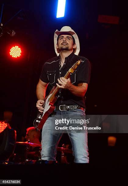 Brad Paisley Moonshine In The Trunk Pool Party Photos And Premium High