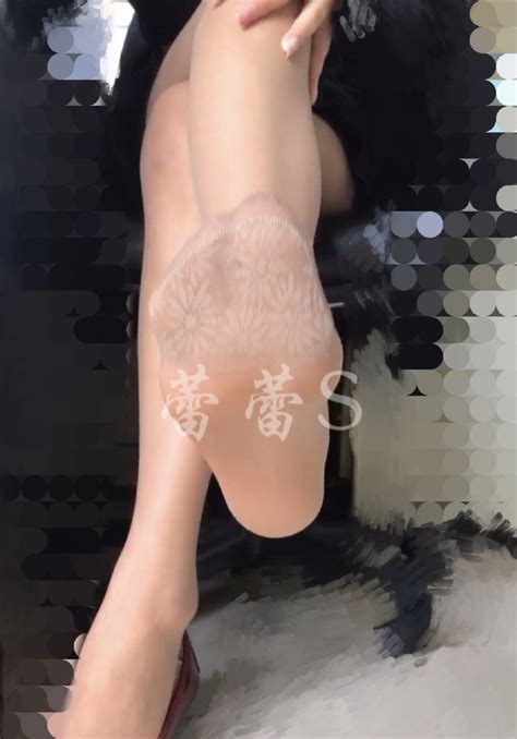 蕾🖤goddess🎀 On Twitter 每次偷窥祖宗，强忍不吐钱的时候，要仔细看被脚汗浸湿的脚底跟脚趾尖，是不是感觉酸臭味都飘到狗鼻子