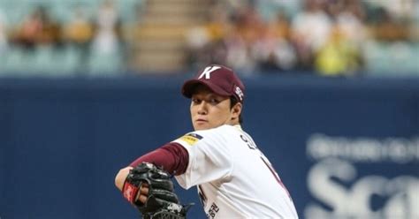 벌칙 펑고 받다 어깨 다친 안우진 결국 수술대…키움 “1년간 재활해야”