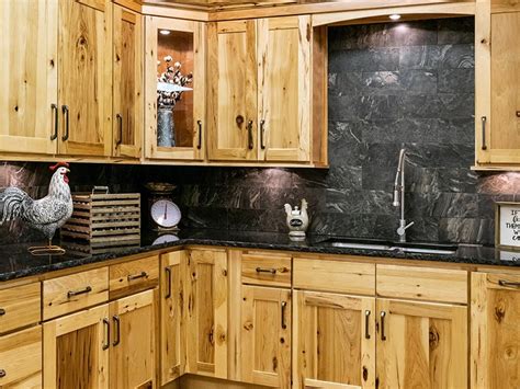 Hickory Spice Showroom Kitchen Cabinets Kraftmaid Gentry 14 625 In W X