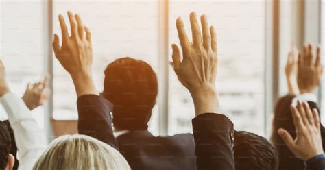 세미나 회의에서 만나는 사업가 그룹 직원 교육 교육 세션에서 강사의 말을 듣는 청중 전문가 연사와 함께하는 사무원 커뮤니티 서밋 포럼 사진 Unsplash의 태국 이미지