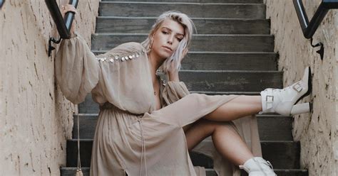 Ці сукні повинні бути в шафі кожної дівчини