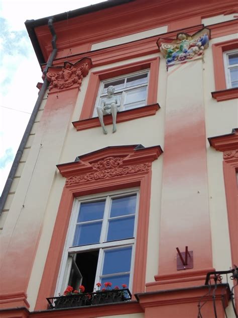 Девушка в окне Пикабу