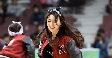 [md포토] 치어리더 핫팬츠 입고 쩍벌댄스