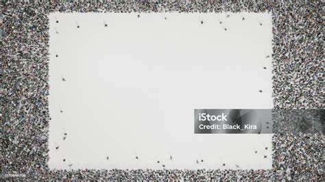 많은 사람들이 함께 서서 직사각형 모양의 프레임을 형성하고 남성과 여성 인구의 다양성은 공공 장소에서 결합하고 복사 공간 3d