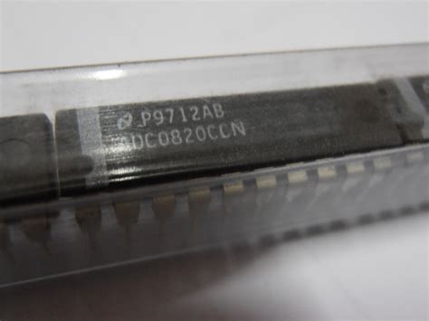 Adc0820ccn A D Converter Ic Adc0820 Dip 20 Nsc Original Parts Ebay