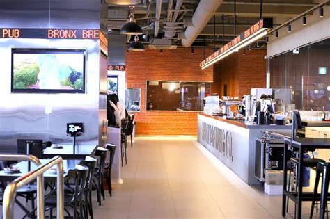 탁 트인 뷰가 매력적인 빈티지 모던 컨셉 200평 피자 펍 인테리어 부산 수영구 광안동