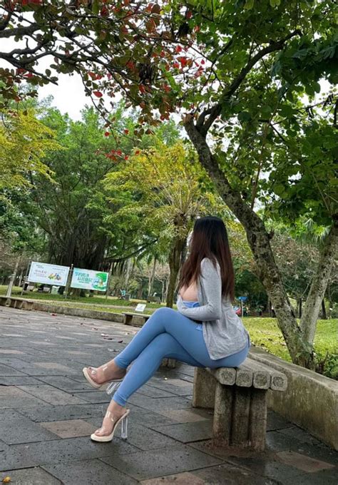 雨后的公园空气真清新 平淡的稻草人的动态