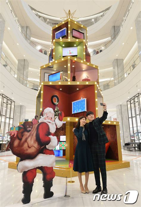 현대백화점 Tv로 크리스마스 트리 만들었어요