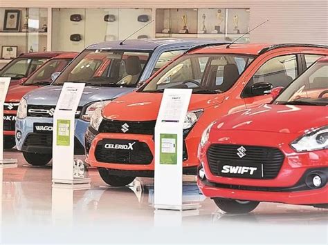 कारों की बिक्री पर अधिक स्टॉक का ब्रेक कंपनियां घटा रहीं अपना उत्पाद