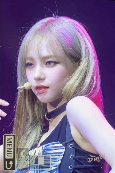 팬들 난리 났다는 금발 카리나
