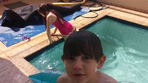 Brincando Na Piscina Youtube