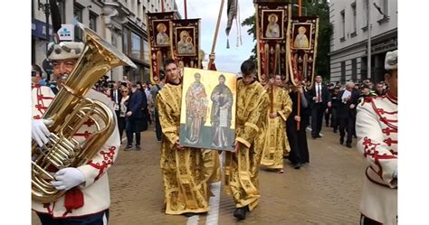 С тържествено шествие отбелязаха 24 май в София Видео