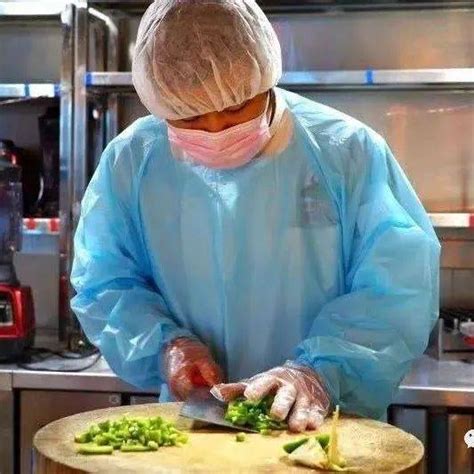 河南省餐饮服务从业人员佩戴口罩规定平顶山工作广播