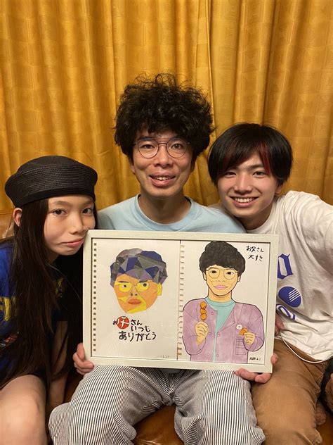 片桐仁なう on Twitter 父の絵も描いてくれた 太朗は唐揚げと串カツを持つ父 春太は脳トレゲーム風貼り絵 ありがとう 父