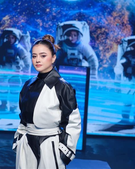 ស្លៀករ៉ូបអ៊ីចឹងទៅ ឱក សុគន្ធកញ្ញា ស្អាតឡើងស្អាតខ្ញង់ Khmerload Cambodia Latest News