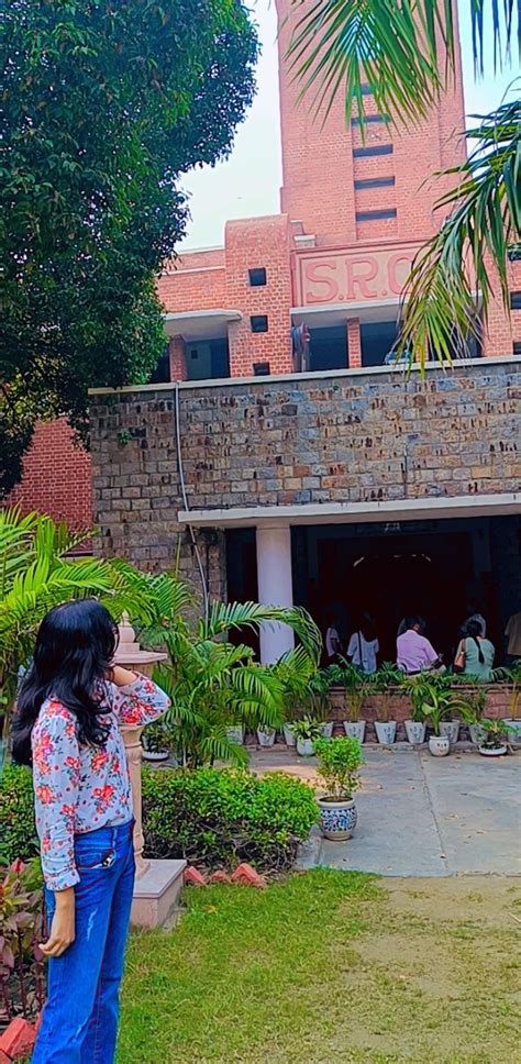 Priyanshi Bansal On Linkedin First Day At Your Dream College Is Like Living Your Fantasy Today