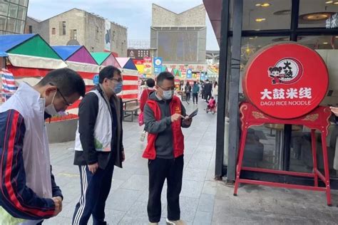 【结对共促】区发改委党群志愿者在行动 共促经营户“场所码”应扫尽扫图片新闻上海市青浦区发展和改革委员会上海市青浦区人民政府