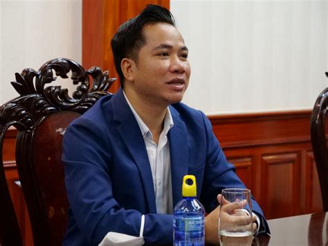 ឧកញ៉ា សំ សុខនឿន ឧបត្ថម្ភថវិកា ៥ពាន់ដុល្លារ ជូនរាជបណ្ឌិត្យសភាកម្ពុជា បោះពុម្ភសៀវភៅ