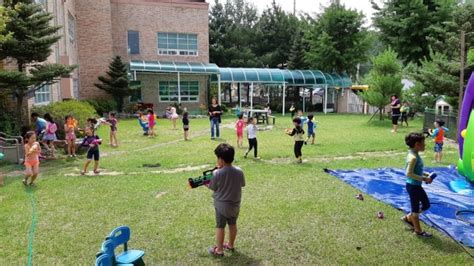 제천시 신월동 넓은 잔디밭과 시설좋은 어린이집 그린어린이집 아이들과 워터슬라이드 물놀이 활동~ 제천단양영월 유치원 어린이집 물놀이는 런앤점프와 함께하세요~ 네이버 블로그