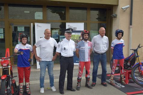 Téo Colairo Porte étendard De La Police Nationale Au Trial De Cahors