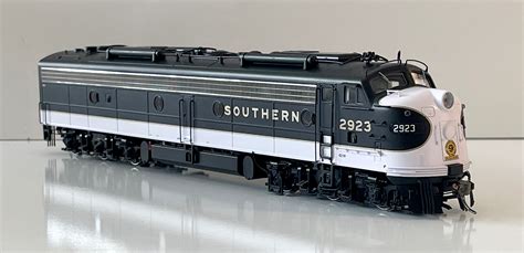 Rapido Emd E8a Dccsound Equipped Southern Tuxedo Scheme Makin