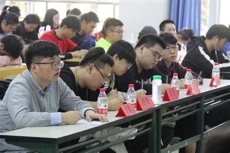 新生杯辩论赛正反双方都好帅，你pick哪一个？比赛