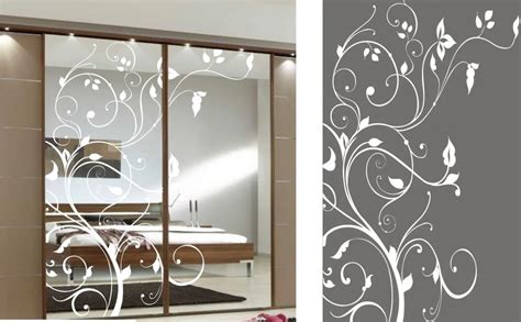 Печать наклеек на зеркало в Москве низкие цены в типографии Tprint