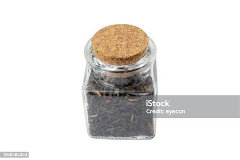 흰색 배경에 고립 된 유리 항아리에 윤난 홍차 잎차에 대한 스톡 사진 및 기타 이미지 잎차 차 작물 항아리 Istock