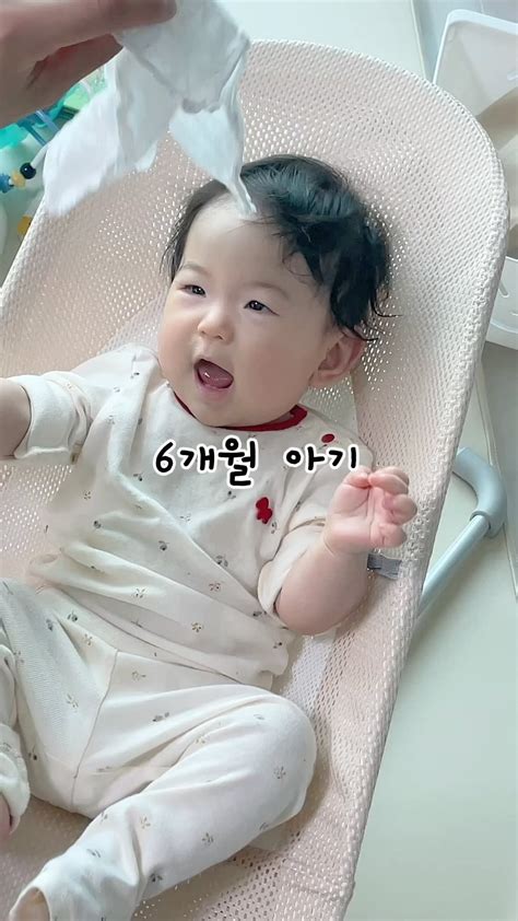 챙꾸ᰔᩚ Ⅰ 육아정보 I 아기랑여행 I 손수건 하나로 신나신나🎶 누워서 놀아주기 쉬운 손수건 놀이˵¯̴͒ꇴ¯̴͒˵♥️ Instagram