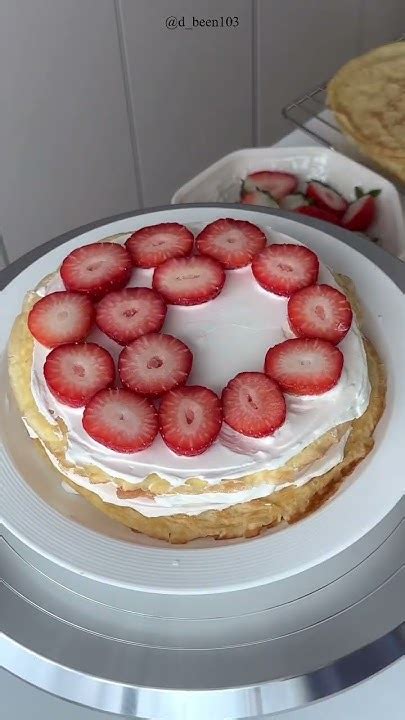 딸기 한팩 들어간 딸기 크레이프 케이크🍓 홈베이킹 Shorts Youtube