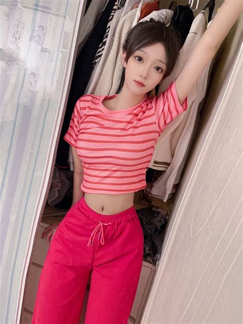 武汉学生ellie（关注互推） On Twitter 🌹学妹兼职 七月 18岁 🌸身高175cm 胸围b 体重86g 优点：身材高挑