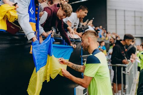 Збірна України з футболу провела відкрите тренування в Німеччині й записала щемке відео Depo Ua