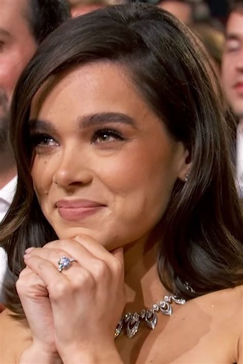 All About Hailee Steinfeld S Diamond Engagement Ring From Josh Allen