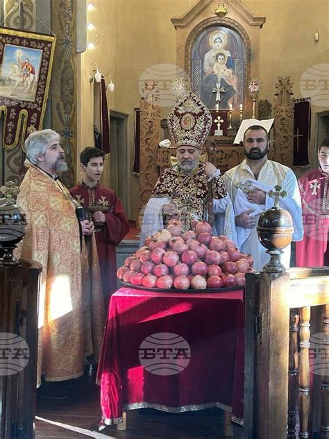С Епископска литургия арменците във Варна посрещат Рождество Утро
