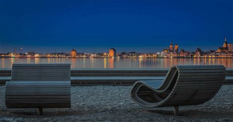 갈색과 흰색 도시 건물의 건축 · 무료 스톡 사진