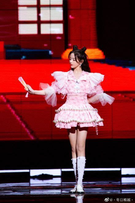 Pin En 杨超越 Dương Siêu Việt Outfits Modelos Disenos De Unas