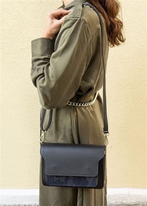 Borsa Flap Nera Con Tracolla In Pelle 100 Made In Italy
