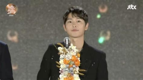 송중기 영국인 여자친구 케이티 루이스 사운더스 열애 인정 후 첫 공식석상 골든디스크 참석 프로필 나이 신체 학력 가족 네이버 블로그